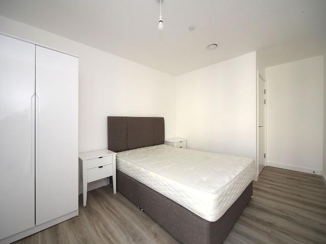 Viva Court, Kimpton Road, Luton LU2, 2 bed flat to rent, £1,500 pcm | PrimeLocation