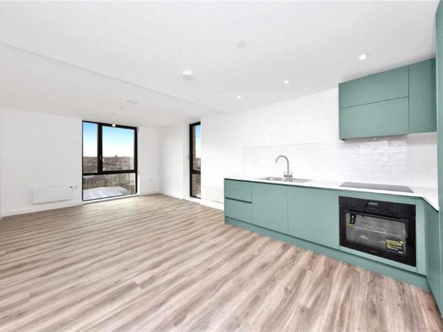 Viva Court, Kimpton Road, Luton LU2, 2 bed flat to rent, £1,625 pcm | PrimeLocation