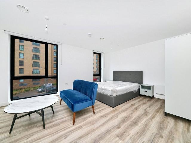 Viva Court, Kimpton Road, Luton LU2, Studio to rent, £1,050 pcm | PrimeLocation