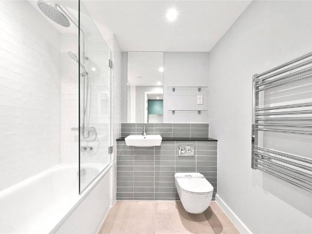 Viva Court, Kimpton Road, Luton LU2, Studio to rent, £1,100 pcm | PrimeLocation