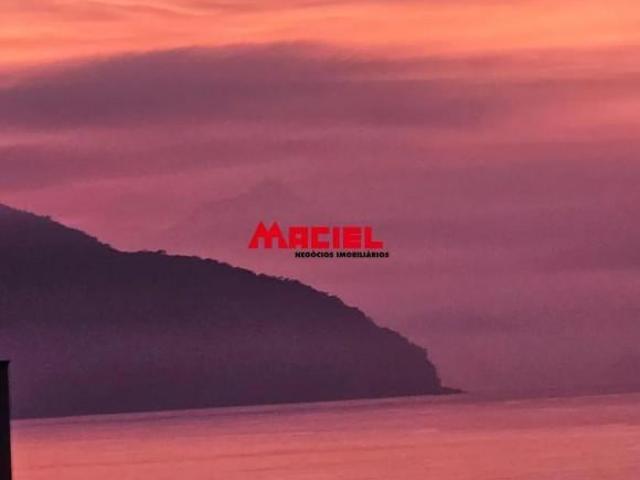 Viva em uma cobertura de prestígio com vistas deslumbrantes. Ubatuba