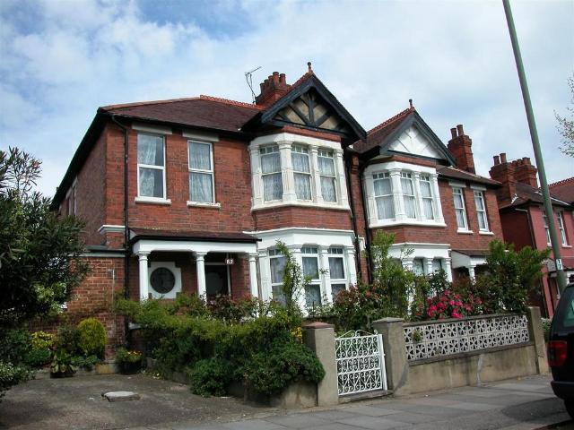 Vivian Avenue, Hendon, NW4 4 bed apartment to rent £2,600 pcm £600 pw