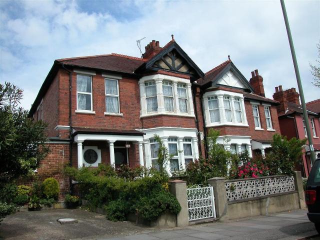 Vivian Avenue, Hendon NW4, 4 bed flat to rent, £2,600 pcm | PrimeLocation