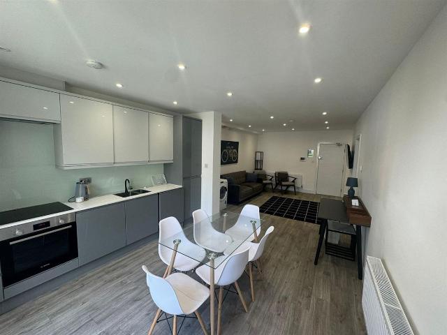 Vivian Avenue, London NW4, 3 bed flat to rent, £2,800 pcm | PrimeLocation