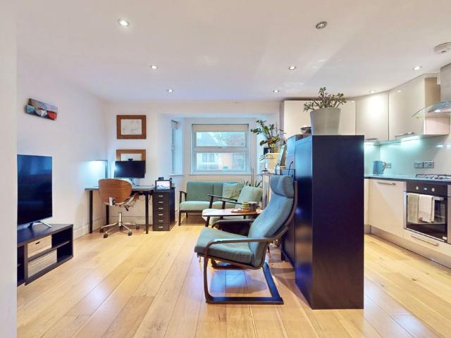 Vivian Avenue, London NW4, 2 bed flat to rent, £1,900 pcm | PrimeLocation
