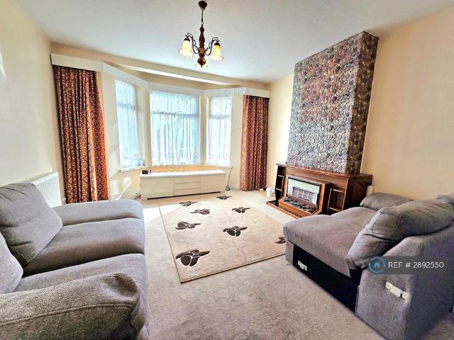 Vivian Avenue, Wembley, HA9 3 bed semi detached house to rent £2,250 pcm £519 pw