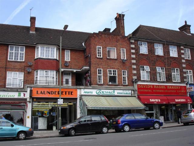 Vivian Mansions, Hendon, London, NW4 2 bed apartment to rent £1,650 pcm £381 pw