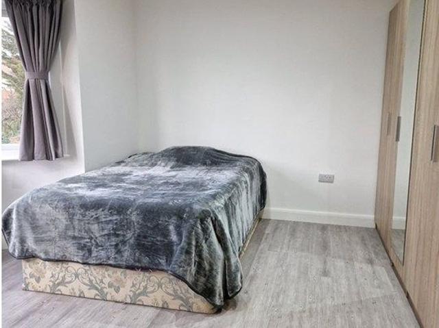Vivian Mansions, London NW4, Studio to rent, £1,260 pcm | PrimeLocation