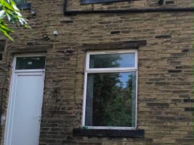 Vivian Place, Bradford BD7, 3 bed terraced house to rent, £800 pcm | PrimeLocation