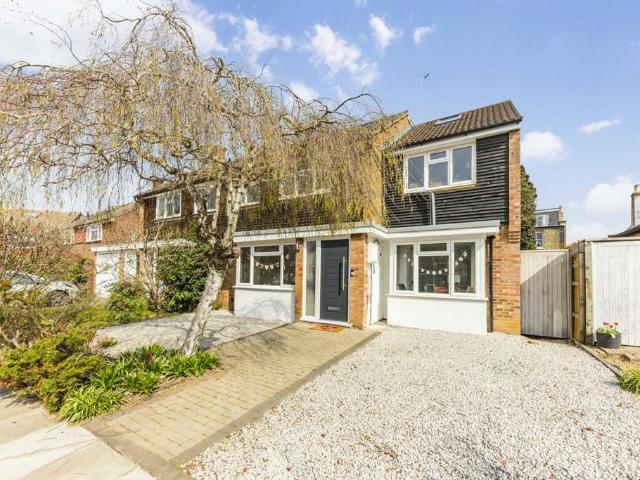 Vivienne Close, Twickenham TW1 4 bed house to rent £5,495 pcm £1,268 pw