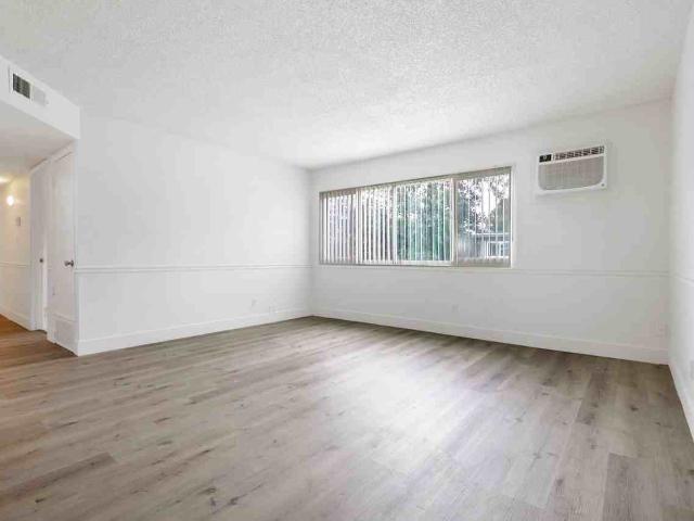 Vivleo 1 Bedroom Apartment for Rent at 9100 Tuolumne Dr, La Riviera, CA 95826 Larchmont Riviera