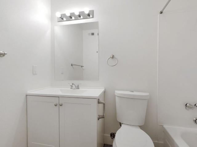 Vivleo 2 Bedroom Apartment for Rent at 9100 Tuolumne Dr, La Riviera, CA 95826 Larchmont Riviera