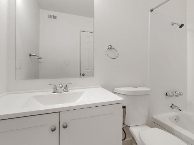 Vivleo 2 Bedroom Apartment for Rent at 9100 Tuolumne Dr, La Riviera, CA 95826 Larchmont Riviera