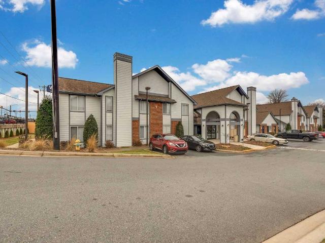 Vivo Living Charlotte Tryon Studio Apartment for Rent at 8503 N Tryon St, Charlotte, NC 28262 Mineral Springs