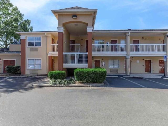 Vivo Living Forest Hills Studio Apartment for Rent at 4515 Apex Hwy, Durham, NC 27713