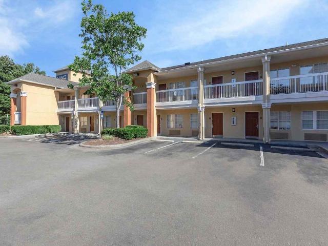 Vivo Living Forest Hills Studio Apartment for Rent at 4515 Apex Hwy, Durham, NC 27713