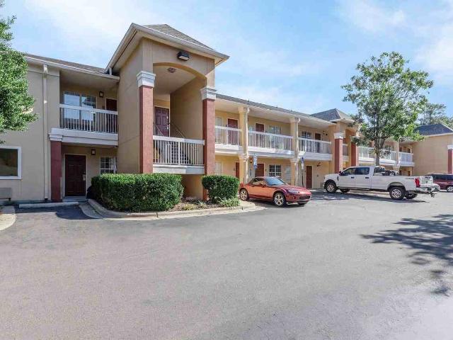 Vivo Living Forest Hills Studio Apartment for Rent at 4515 Apex Hwy, Durham, NC 27713