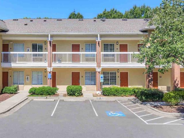 Vivo Living Ivy Creek Studio Apartment for Rent at 1920 Ivy Creek Blvd, Durham, NC 27707