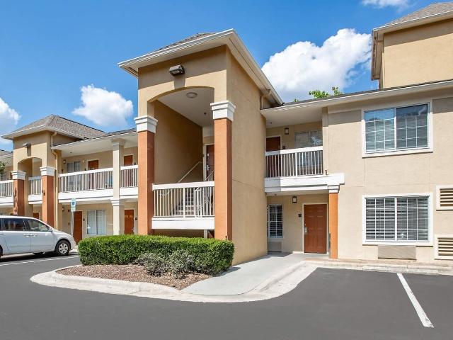 Vivo Living North Woods Studio Apartment for Rent at 3531 Wake Forest Rd, Raleigh, NC 27609