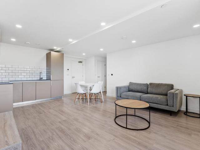 Vonder Crawley, The Boulevard RH10 1 bed apartment to rent £1,335 pcm £308 pw