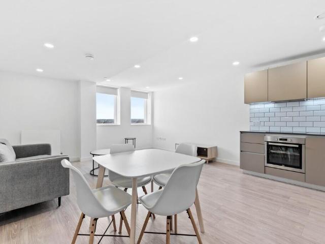 Vonder Crawley, The Boulevard RH10 Studio to rent £1,075 pcm £248 pw