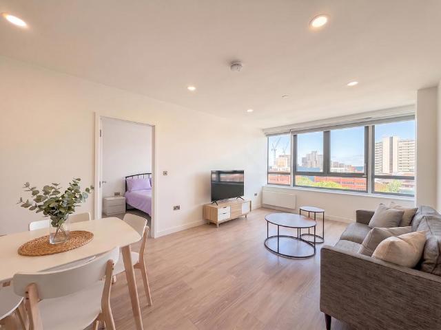Vonder Bracknell, Market Street RG12 2 bed flat to rent £1,575 pcm £363 pw