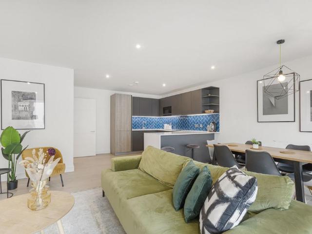 Vonder Shoreditch, Cremer Street E2 3 bed apartment to rent £4,900 pcm £1,131 pw