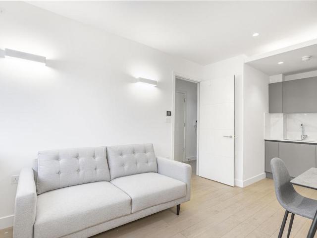 Vonder Skies, New Horizons Court TW8 1 bed apartment to rent £1,680 pcm £388 pw