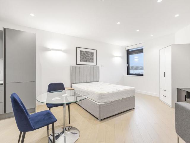 Vonder Skies, New Horizons Court TW8 Studio to rent £1,465 pcm £338 pw