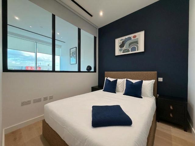 Vonder Parkside, Great West Road TW8 1 bed apartment to rent £1,750 pcm £404 pw