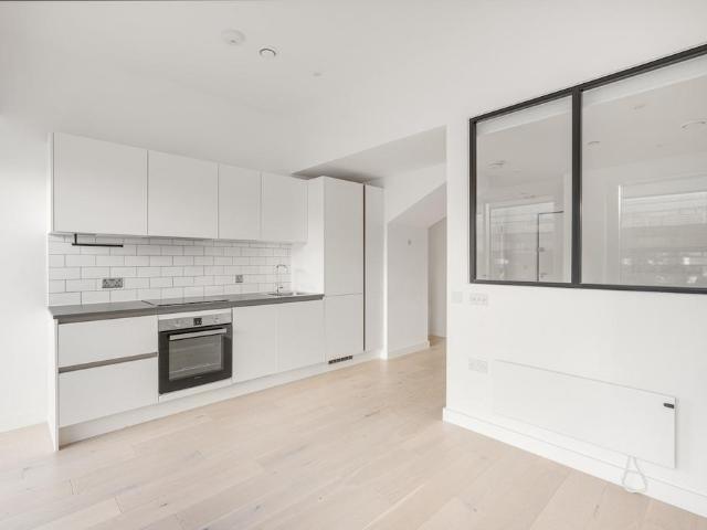 Vonder Parkside, Great West Road TW8 Studio to rent £1,650 pcm £381 pw
