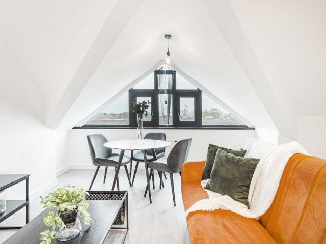 Vonder Village, Riverbank Way TW8 1 bed apartment to rent £1,800 pcm £415 pw