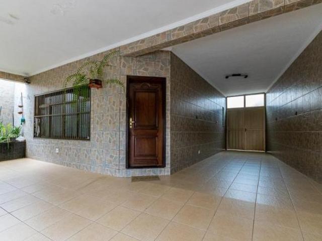 Você que tem bom gosto e procura um excelente sobrado em localização privilegiada apresento este com
