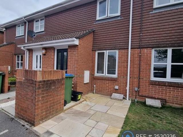 Vokes Close, Southampton, SO19 2 bed terraced house to rent £1,395 pcm £322 pw