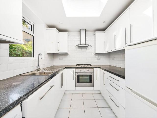 Voltaire Road, Clapham, London, SW4 3 bed terraced house to rent £3,800 pcm £877 pw