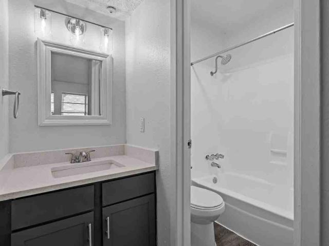 Volume 1 Bedroom Apartment for Rent at 2604 Manor Rd, Austin, TX 78722 Upper Boggy Creek