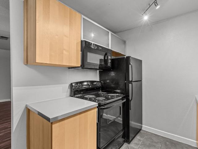 Volume 2 Bedroom Apartment for Rent at 2604 Manor Rd, Austin, TX 78722 Upper Boggy Creek