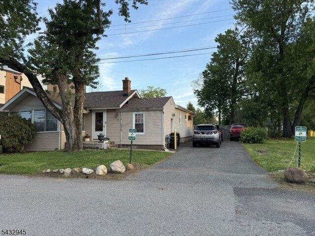Volker Ln, Livingston, Home For Sale