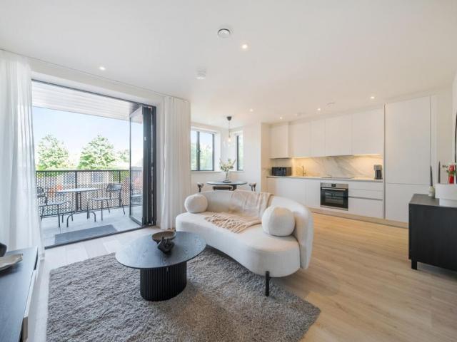 Voss Court London SW16 2 bed apartment to rent £2,300 pcm £531 pw