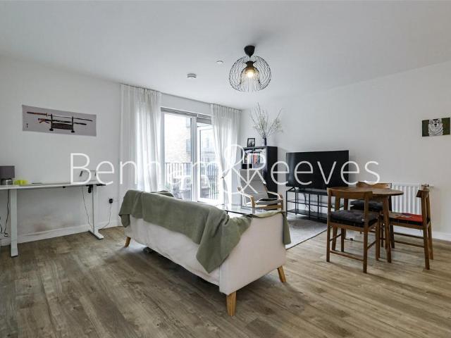 Vousden Grove, London SE28 1 bed apartment to rent £1,975 pcm £456 pw