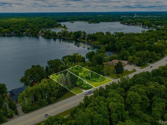 VL 1 Grand River Avenue