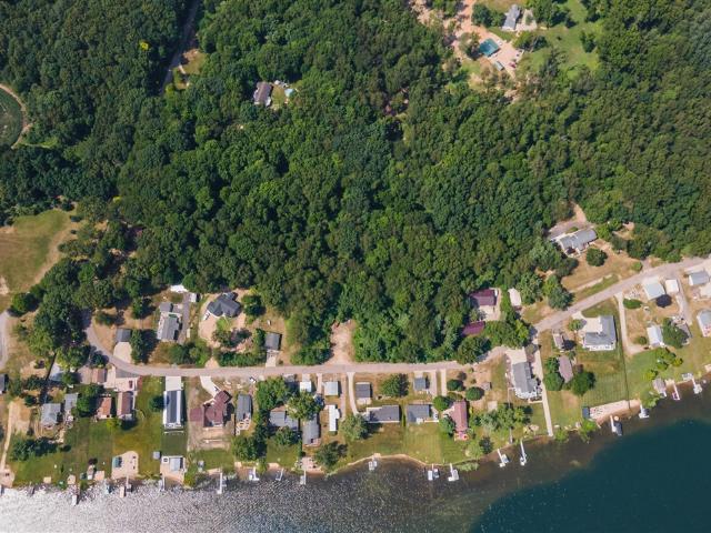 V/L Lakefront Drive