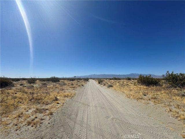 Vl, Phelan, CA 92371