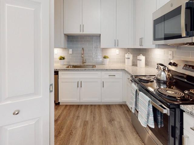 Vue on Medlock 3 Bedroom Apartment for Rent at 5151 Beverly Glen Village Ln, Peachtree Corners, GA 30092