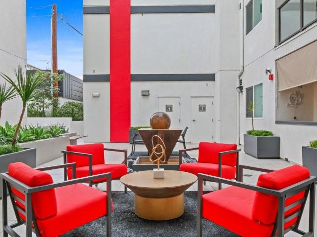 Vues on Gordon 2 Bedroom Apartment for Rent at 1558 Gordon St, Los Angeles, CA 90028 Hollywood Studio District