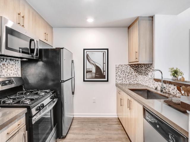 Vues on Gordon 2 Bedroom Apartment for Rent at 1558 Gordon St, Los Angeles, CA 90028 Hollywood Studio District