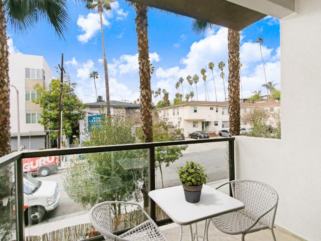 Vues on Gordon 2 Bedroom Apartment for Rent at 1558 Gordon St, Los Angeles, CA 90028 Hollywood Studio District