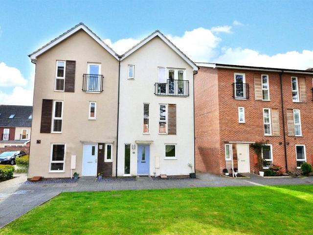 Vulcan Drive, Bracknell, Berkshire RG12, 4 bed semi detached house to rent, £2,150 pcm | PrimeLocation