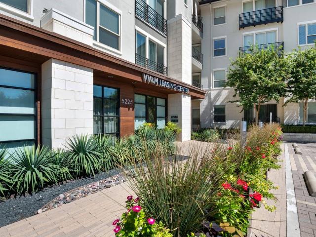VV&M Apartments 2 Bedroom Apartment for Rent at 5225 Verde Valley Ln, Dallas, TX 75254