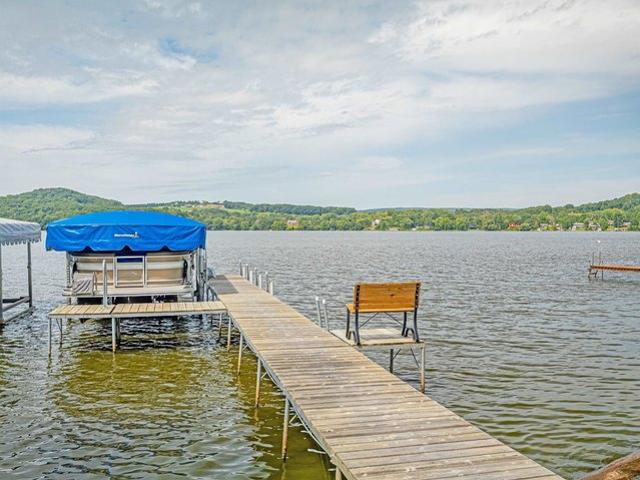 W10894 Fox Glen Rd, Poynette, WI 53955